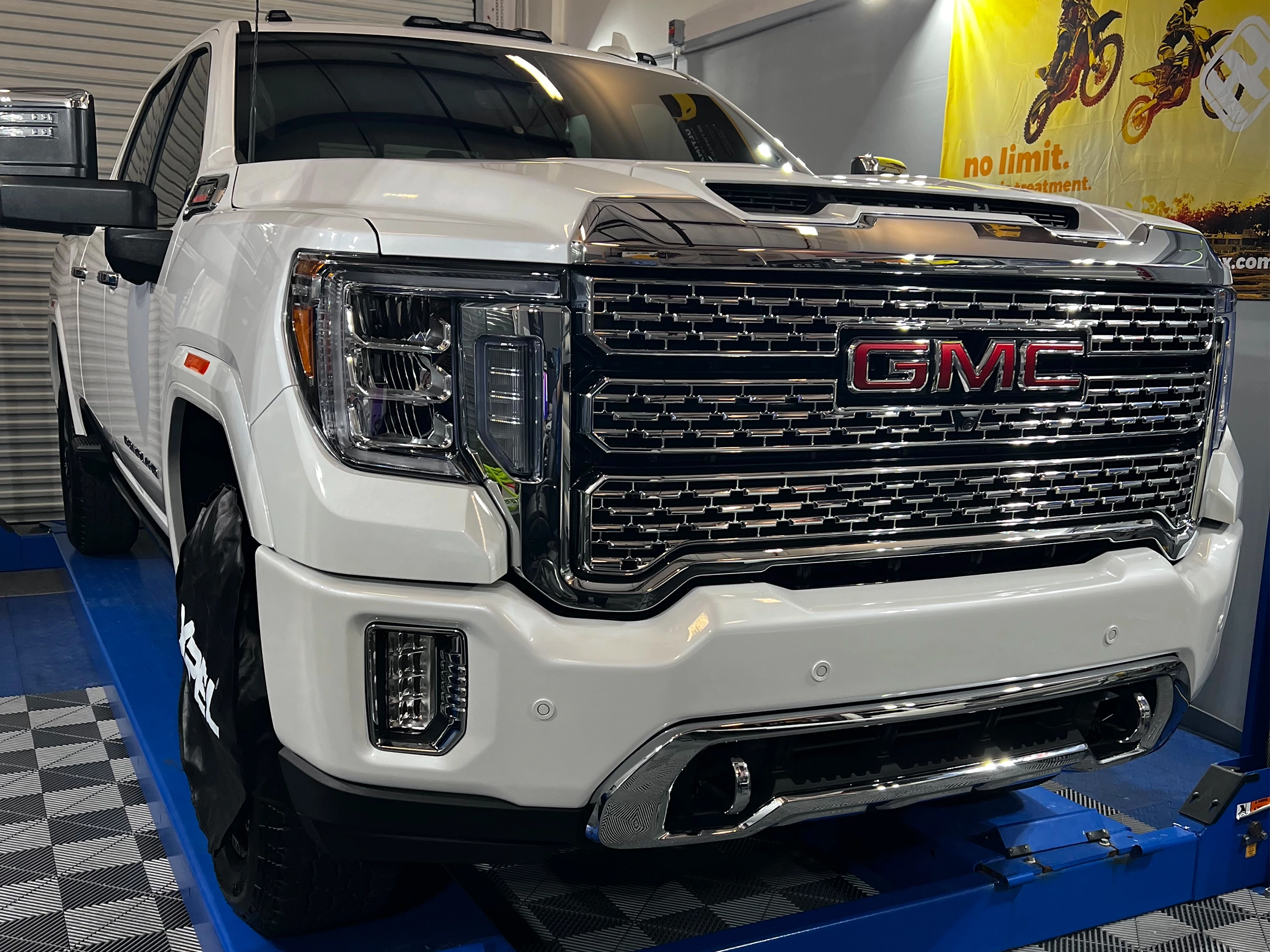 GMC SIERRA K2500 DENALI